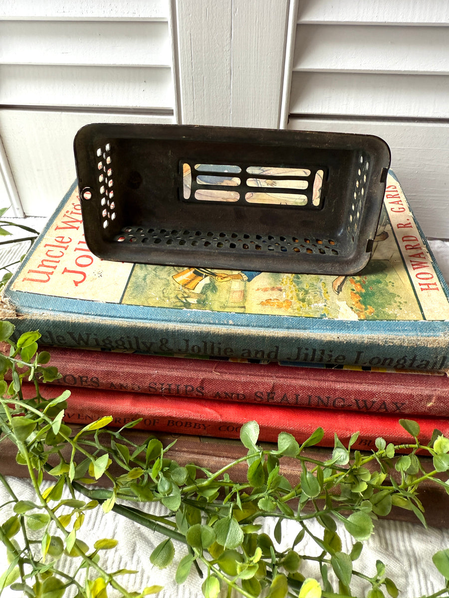 Vintage Cover – Creating Through Chaos